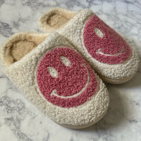 Happy Days | Shoes | Girls Smiley Face Slippers | Poshmark